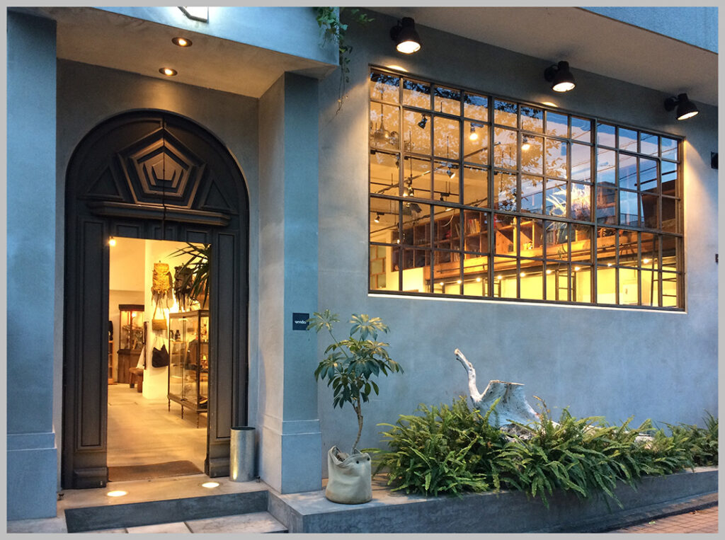 Selling out in droves! MOUNTAIN RESEARCH, "mountain clothing" that ...